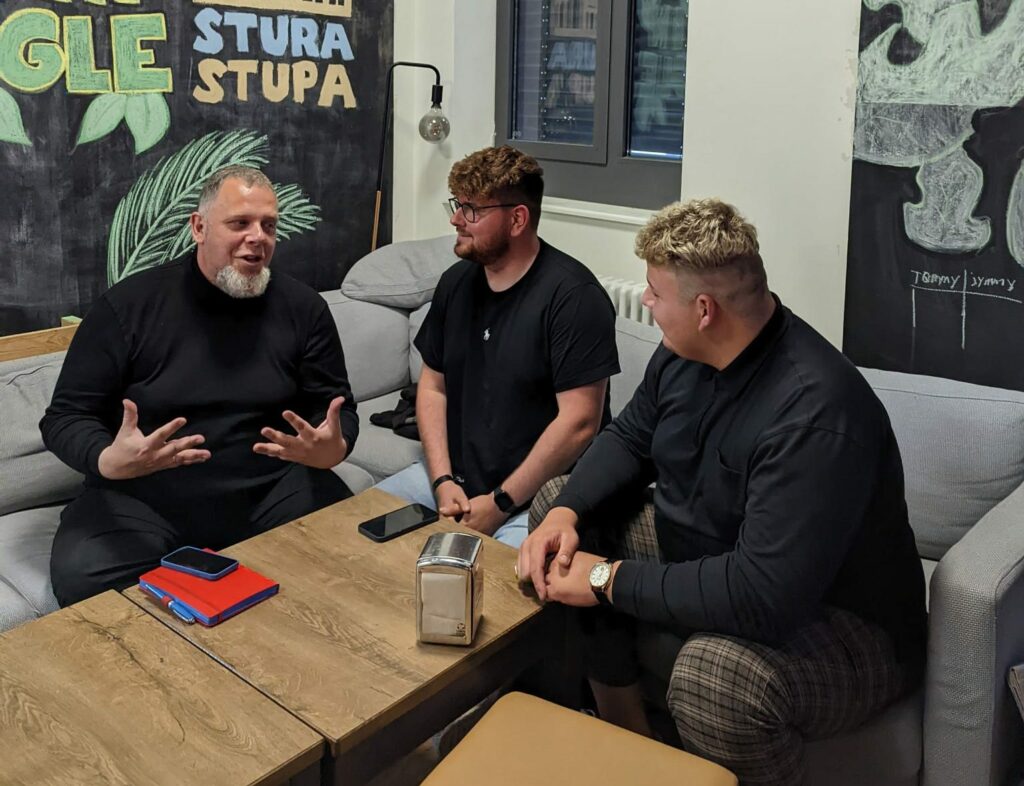 Kandidat Enno von Essen trifft sich mit Jugendbeirat. - Enno von Essen